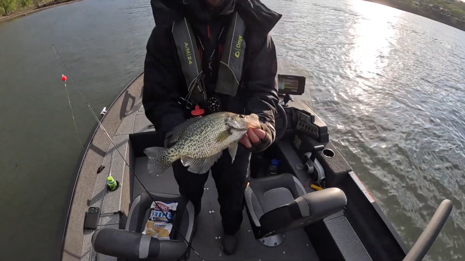 Giant spring crappie fishing on the Ohio River