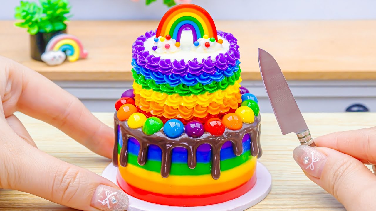 Miniature rainbow cakes! How to make a rainbow buttercream cake