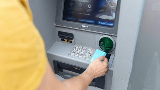 Es oficial: Hacienda está multando a las personas que ingresen o ...