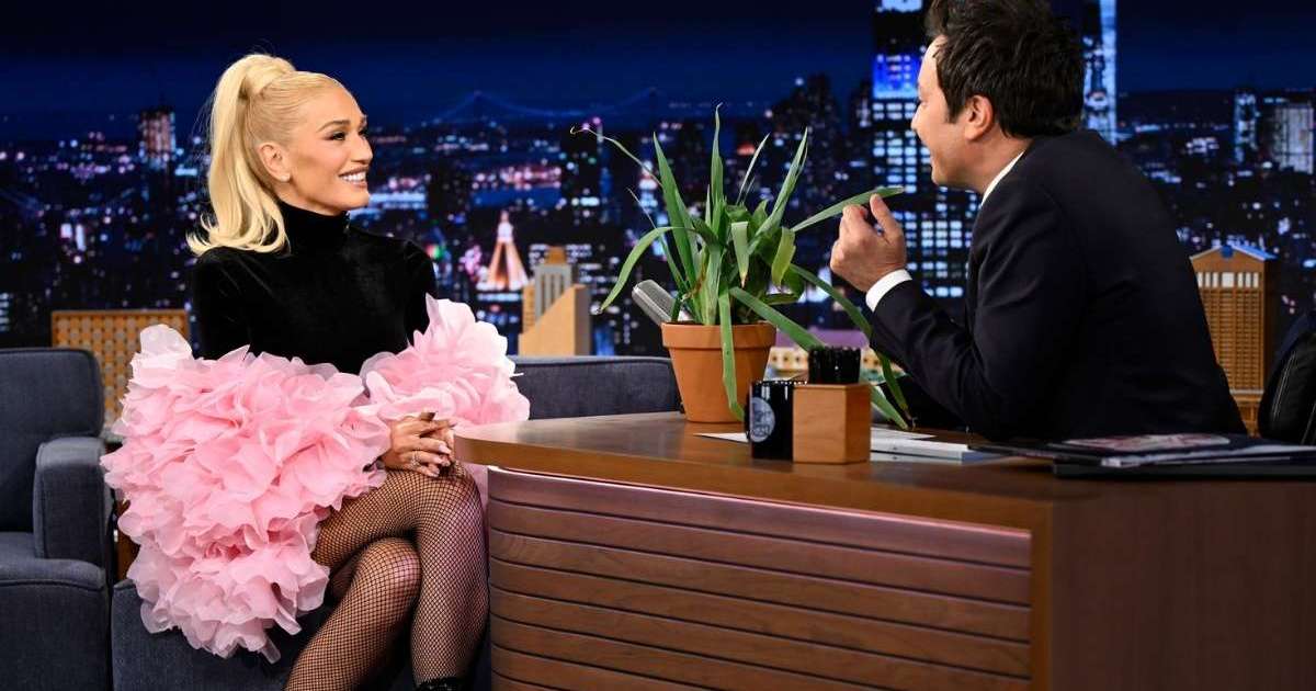 Gwen Stefani's micro shorts & fishnet stockings are a bold combo