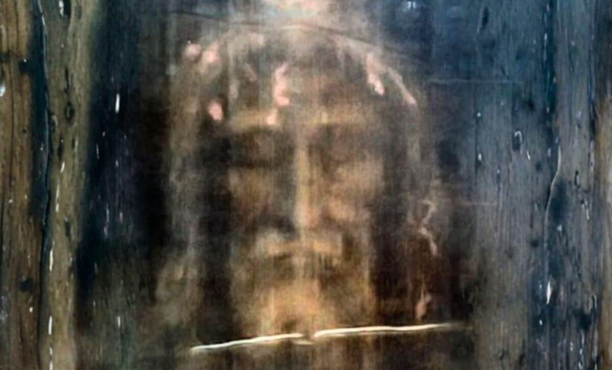 New 3D analysis suggests Shroud of Turin image is not Jesus’ body, but ...