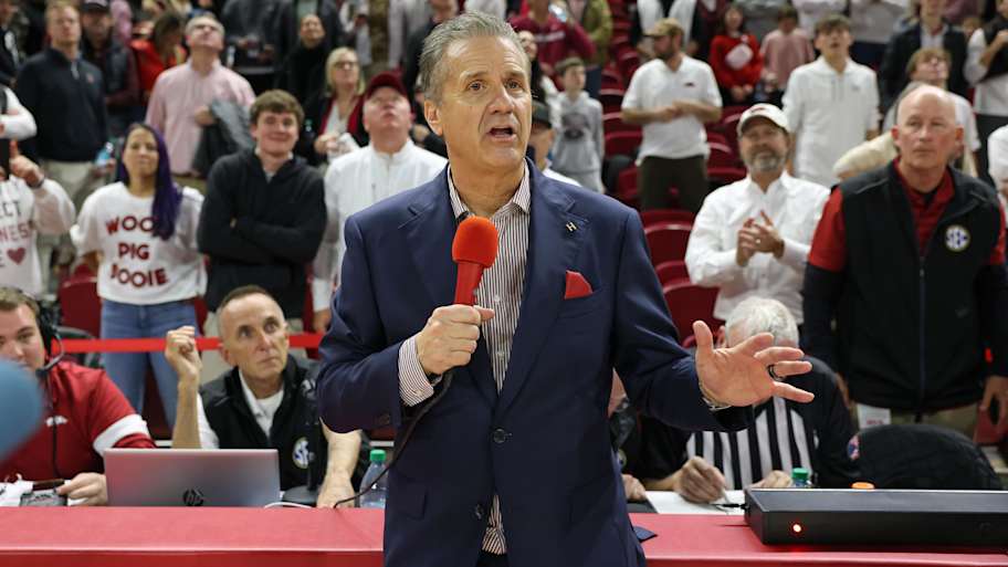 John Calipari grabs mic after win vs. Louisville to ask fans to stop chant