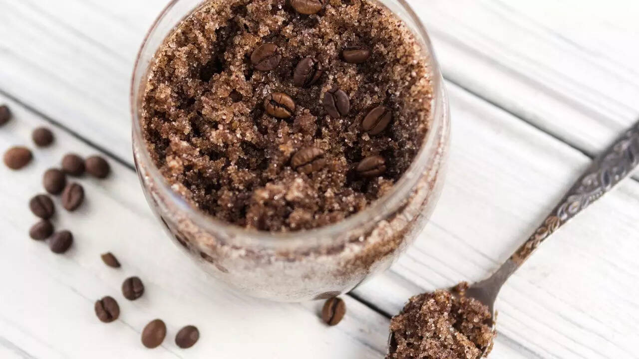 5 natural scrubs for smooth and glowing skin