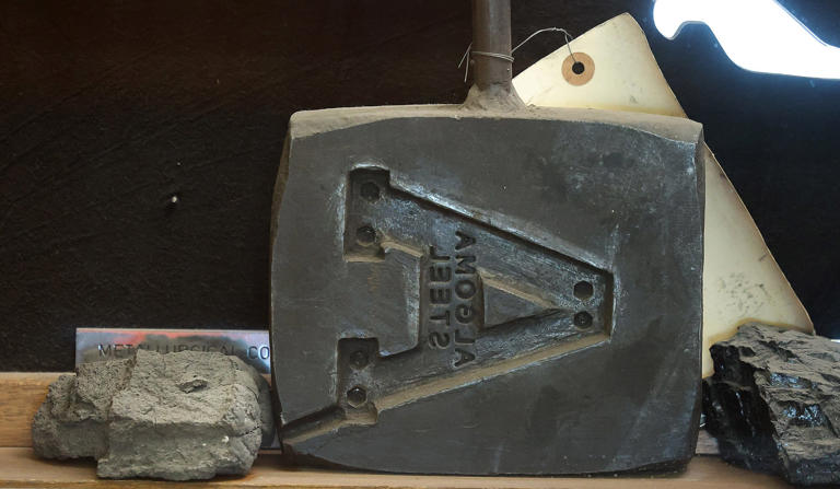 Les tarifs douaniers imposés par Trump contraignent l'aciérie ...