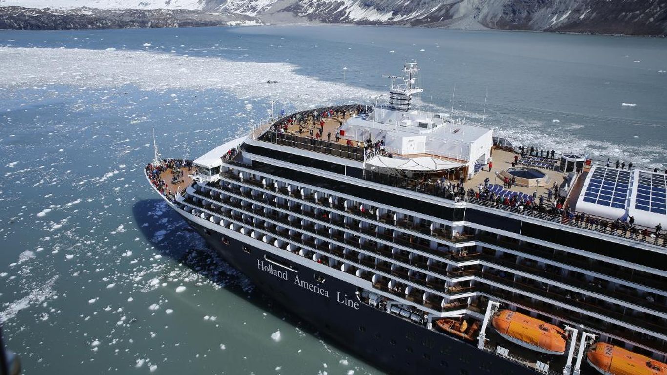 Holland America Line celebrates record Black Friday sales