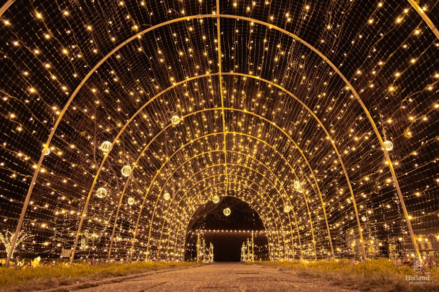 Holland windmill park hosts annual holiday light show