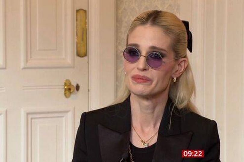 Kelly Osbourne in tears during first TV appearance since Ozzy's death