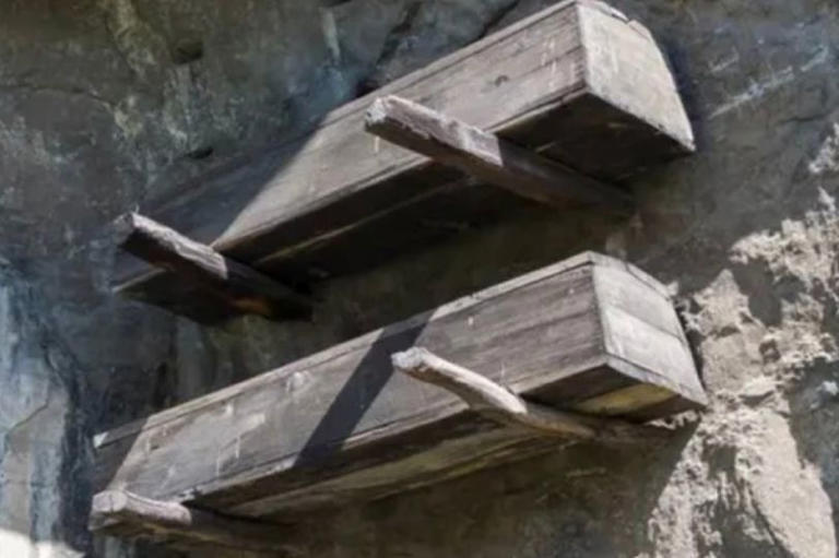 Truth behind ancient 'hanging coffin' tribe as experts find they're ...