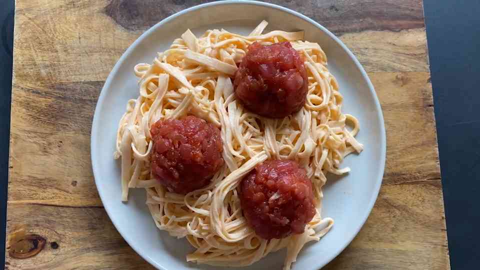Sushi pasta? You have to see this fusion mukbang!