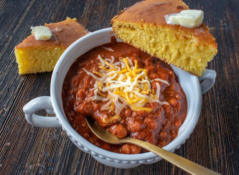 5 drive-thru chains diners say serve the best chili