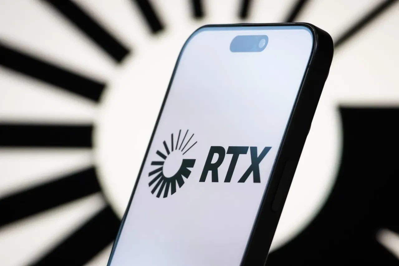 Why are RTX and Amazon stocks drawing investor focus today?