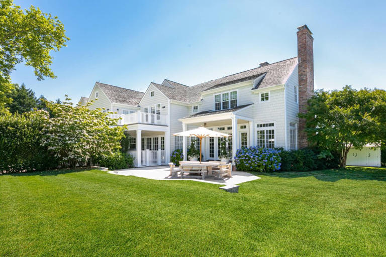 Alec Baldwin now wants $21M for his colonial-era Hamptons estate — $2M ...