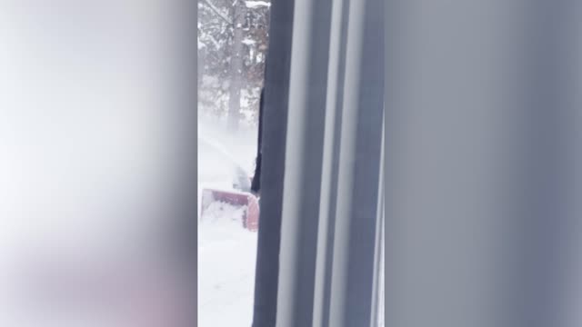 Fiancé seen enjoying music while shoveling snow