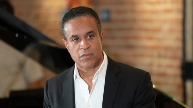 Maurice DuBois to exit 'CBS Evening News' following co-anchor John ...