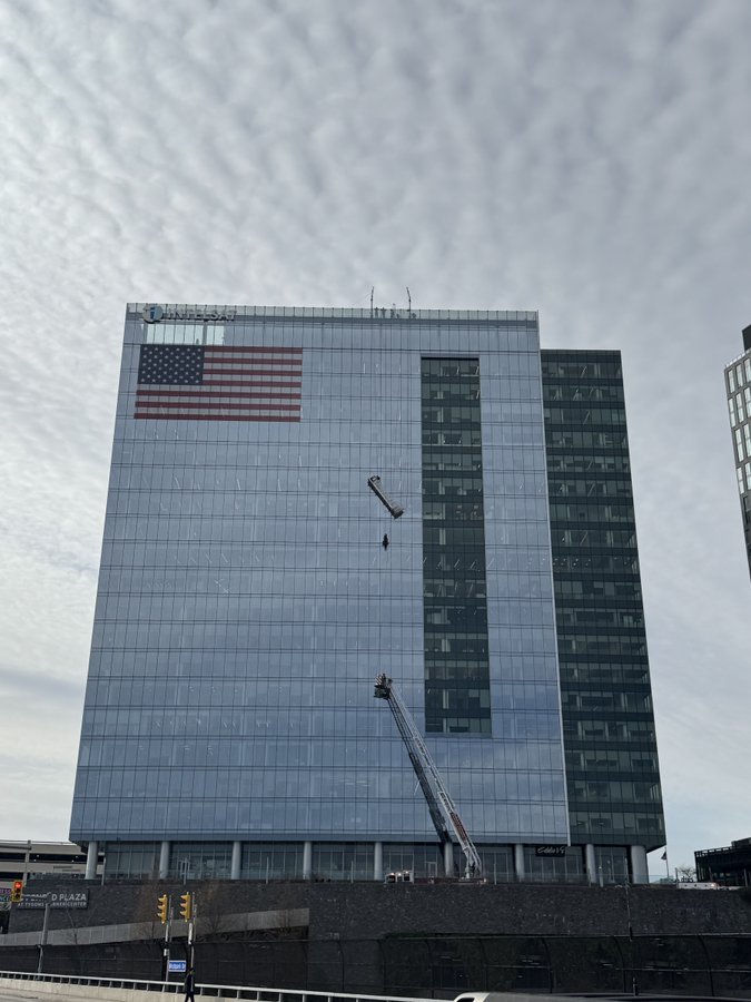 Workers rescued after dangling from window-washing platform