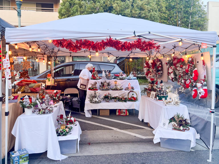 South Bay City kicks off season with 7th annual holiday stroll