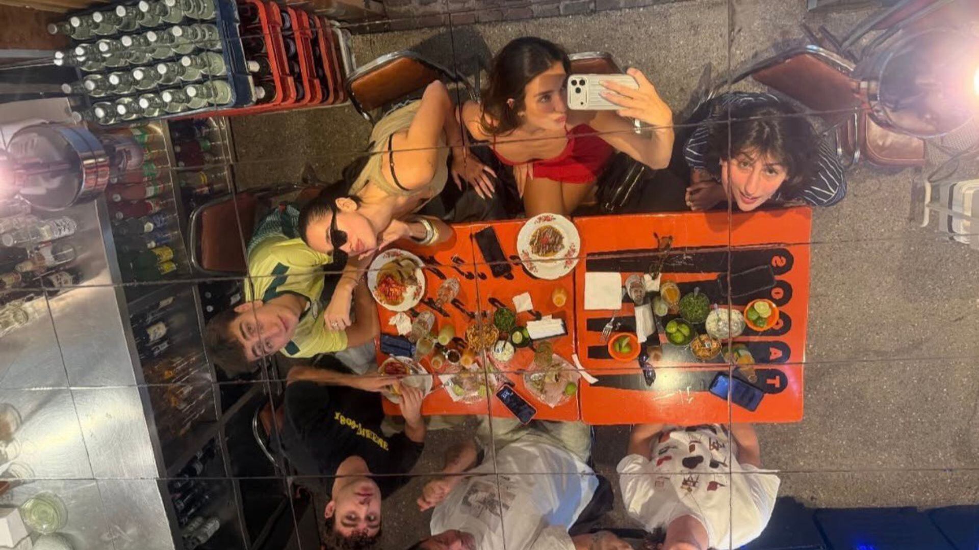 Captan a Dua Lipa disfrutando de tacos en la taquería El Califa de León ...