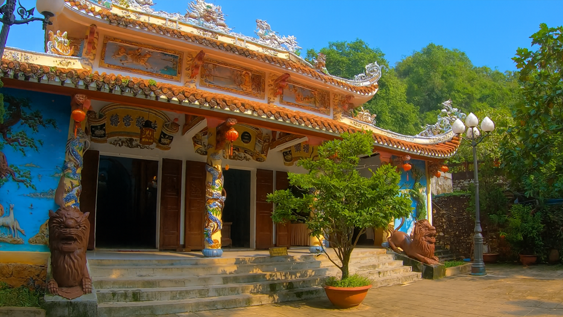 What temple lies in Marble Mountains?