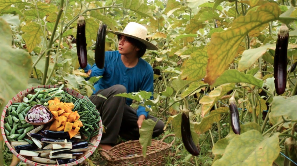Fresh from the farm: Cooking pakbet the traditional way