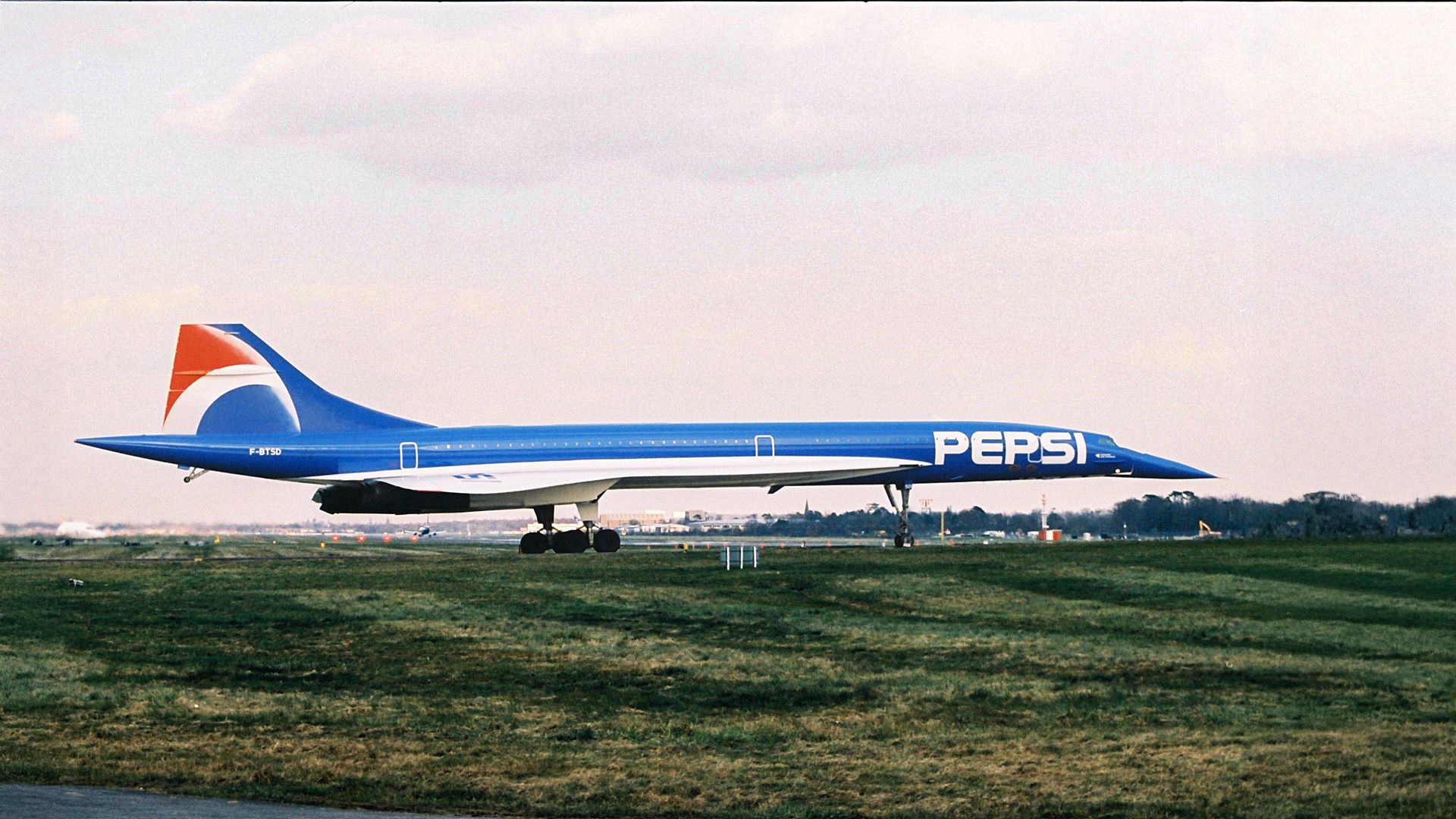 Why did blue paint cause issues for Concorde?