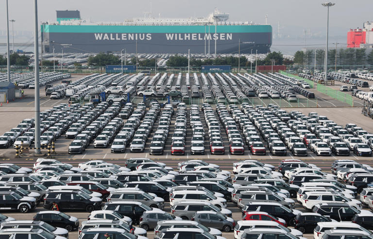 Chuseok, US tariffs halve South Korea's surplus