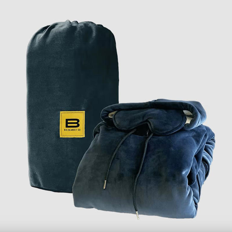 The ultra-cozy oversize hoodie that's keeping me warm until spring