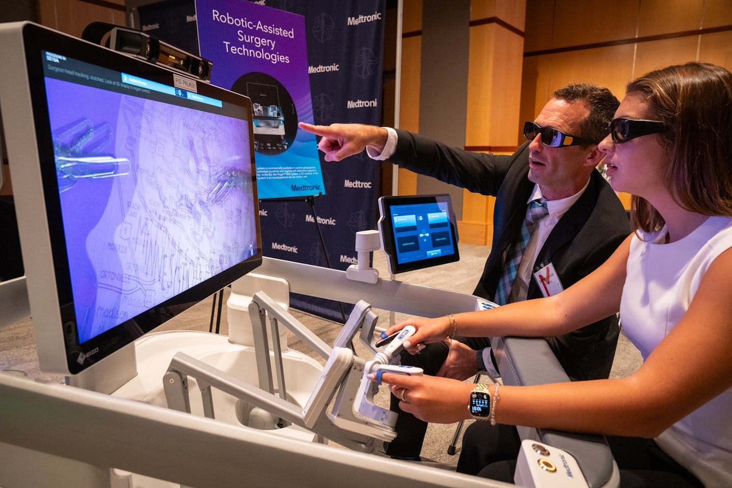 Medtronic’s high-stakes Hugo surgical robot finally gets American ...