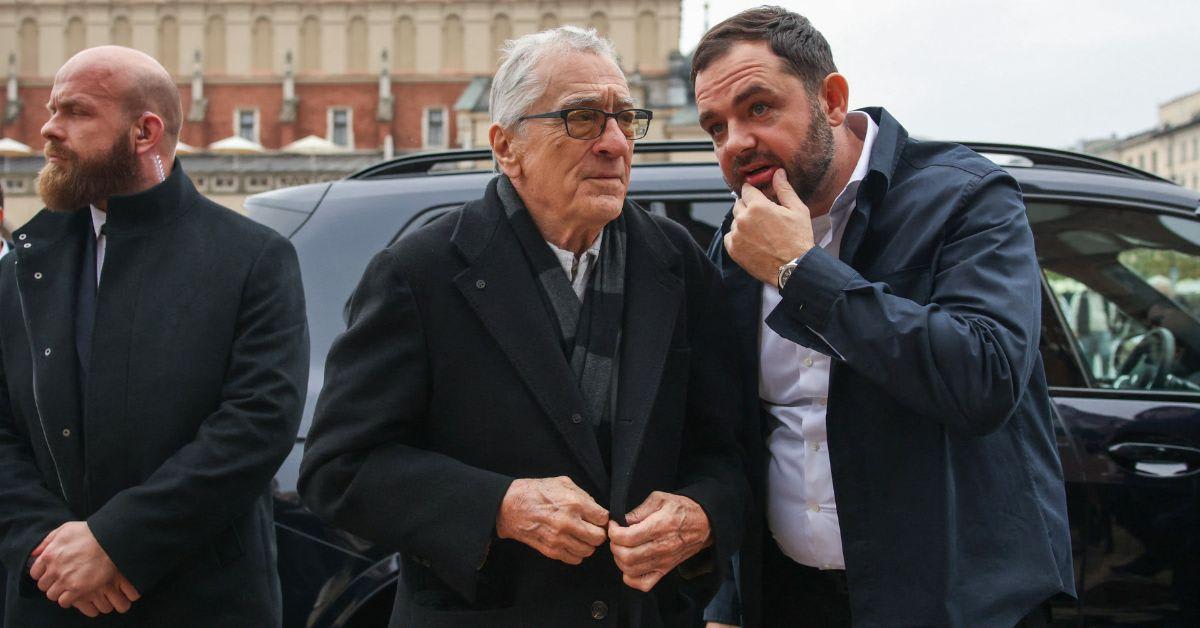 Is Robert De Niro OK? Frail actor, 82, spotted with tough injury while ...