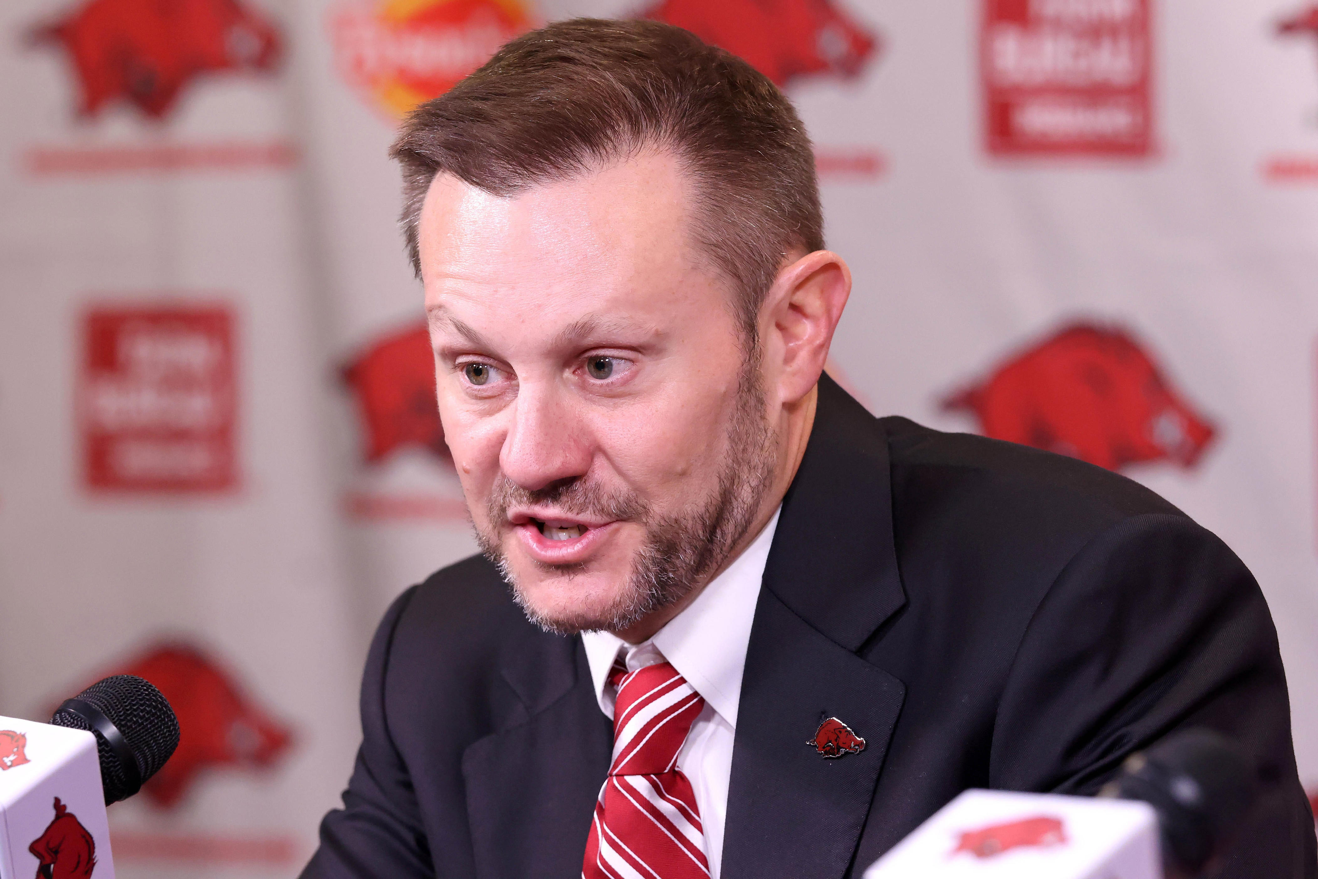 Arkansas football offensive lineman E'Marion Harris will enter transfer ...