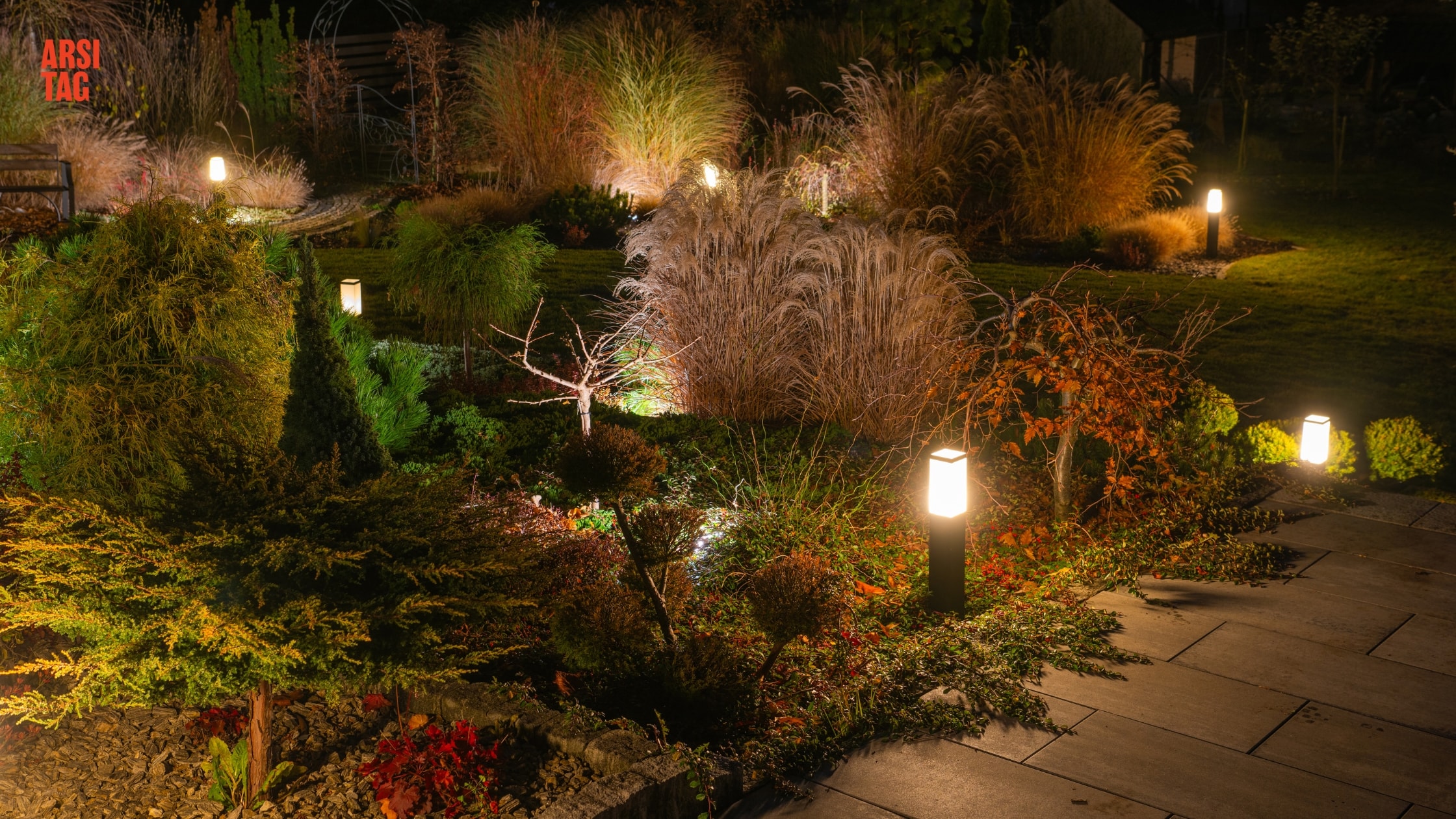 Desain lighting taman: Cara menata agar terlihat indah dan aman di ...