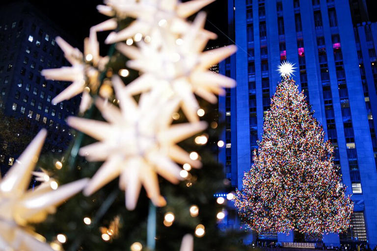 How long will the Rockefeller Center Christmas tree stay up?