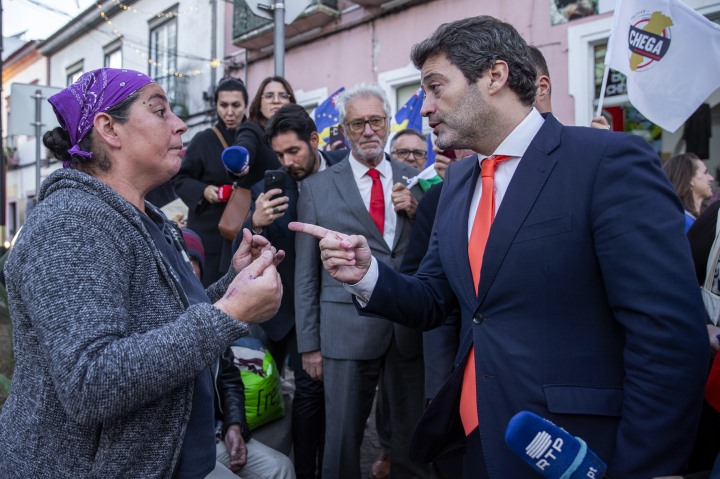 Ventura lamenta judicialização do debate político e volta a acusar ...