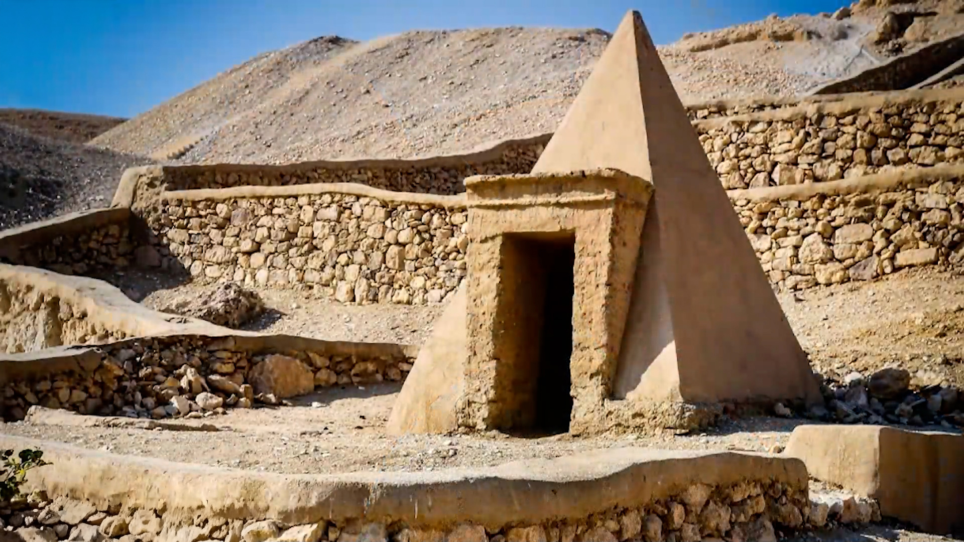 3,000-year-old golden city unearthed in Luxor reveals secrets of Egypt ...