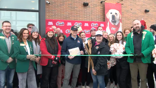 Raising Cane’s officially opens in Sioux City