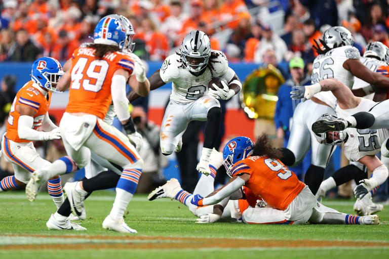 Week 14 NFL picks: Las Vegas Raiders-Denver Broncos predictions, Silver ...