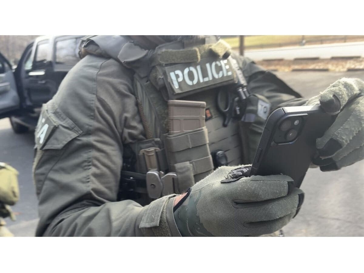 Armed DEA agents, federal officers gather at Fairfax Park