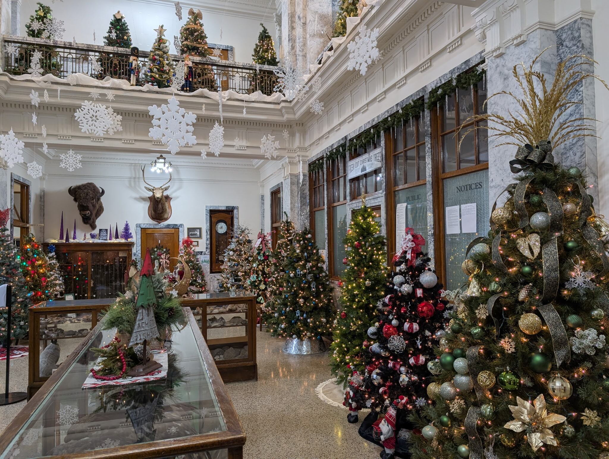 Hand County courthouse celebrates 100 years with Christmas cheer