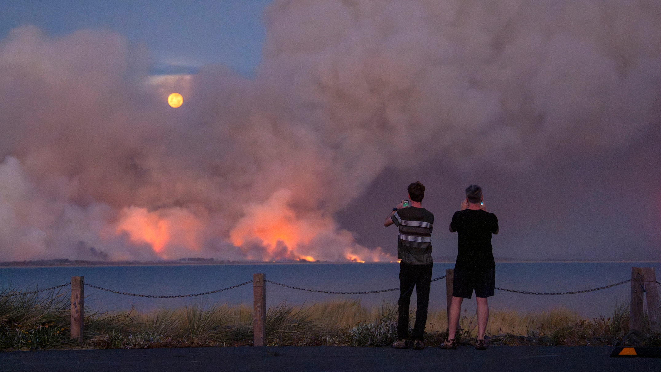 Tasmanian emergency bushfire warning issued for Dolphin Sands, fires at ...