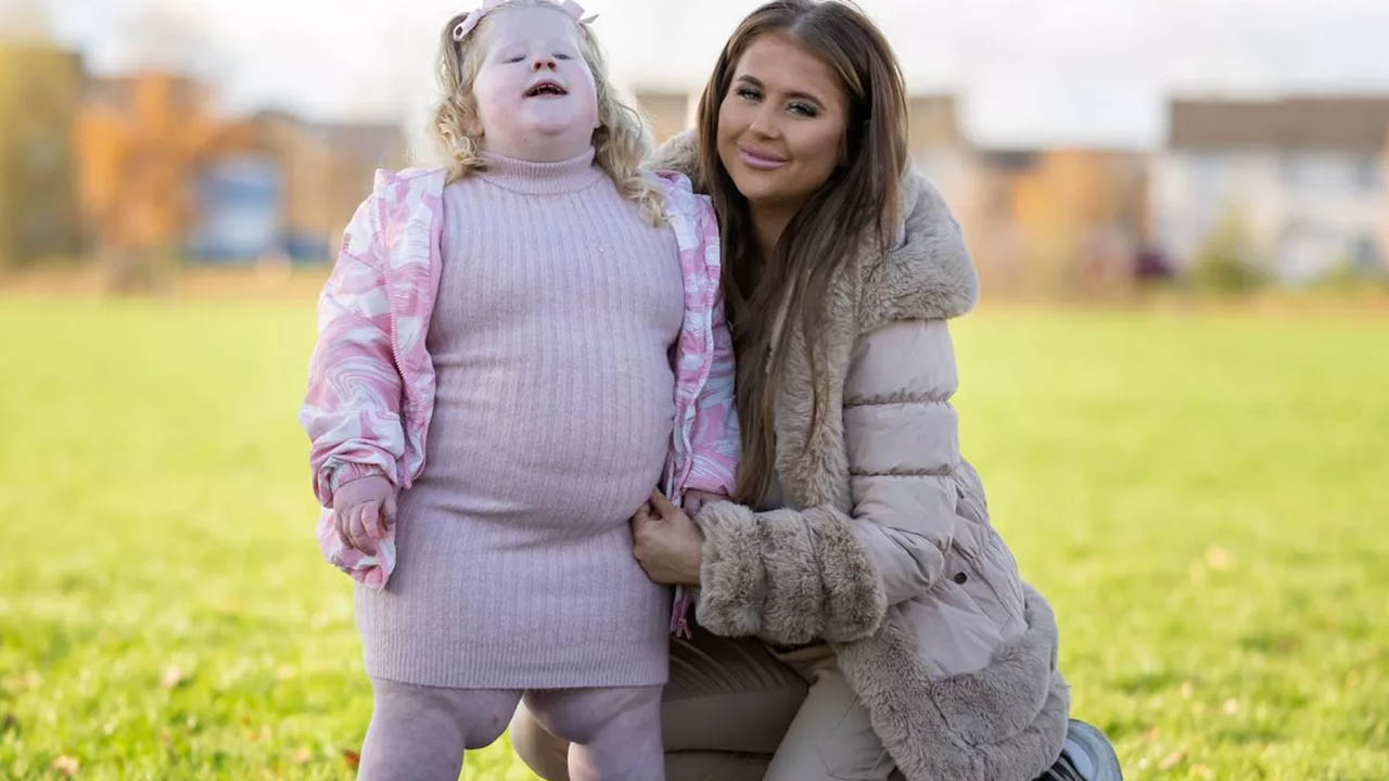 Parents divided after mom uses baby gate to curb her 5-year-old's ...