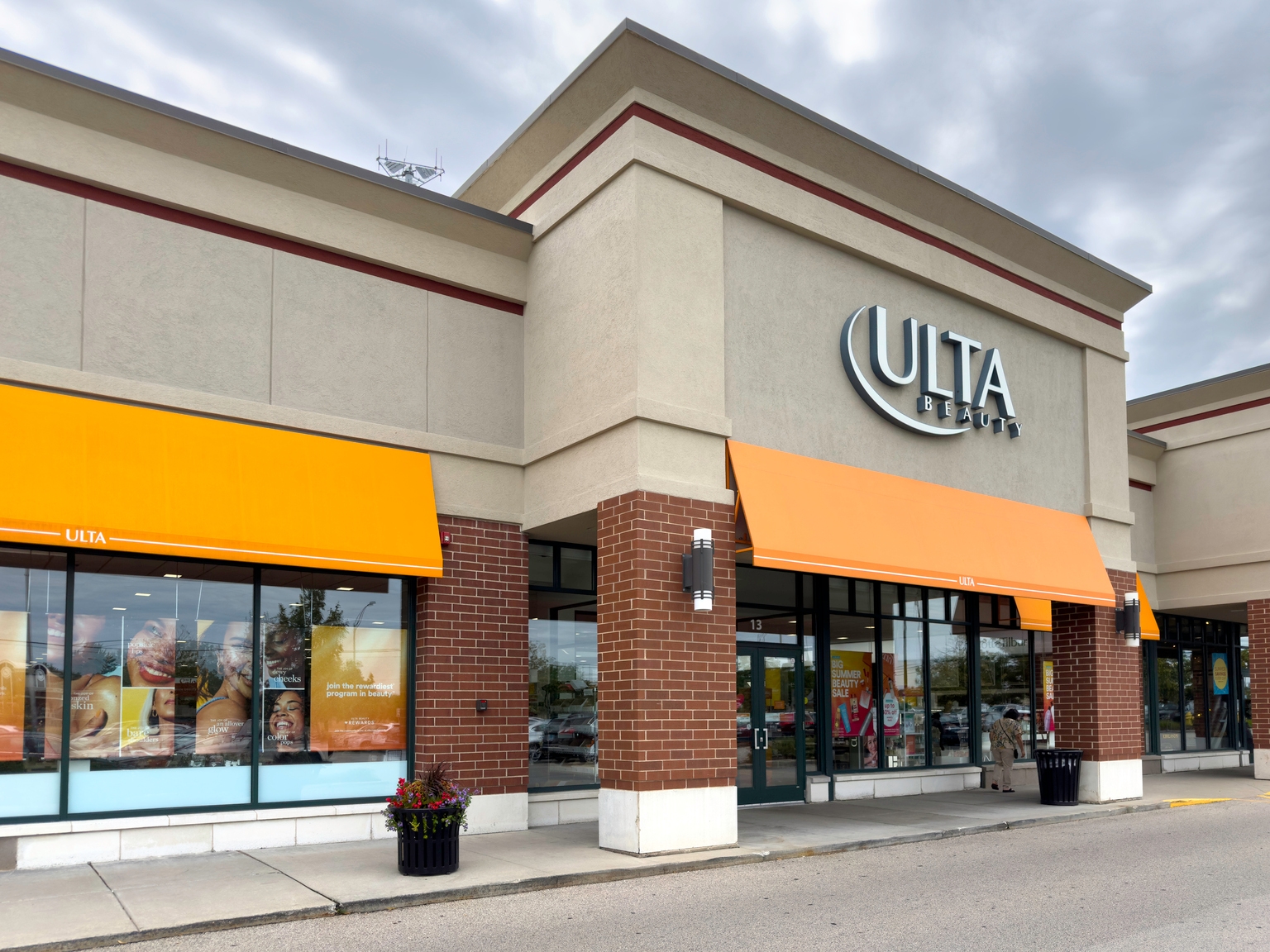 Ulta raises outlook after strong Q3 while higher debt tempers the glow