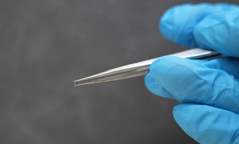 High-energy-density barocaloric material could enable smaller, lighter ...