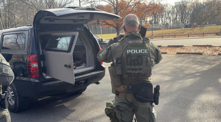 Armed DEA agents, federal officers gather at Fairfax Park