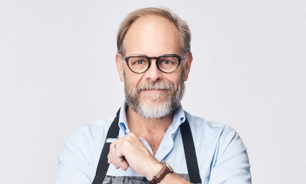 'Good Eats' Alton Brown launches YouTube cooking series, signs with Adventure Media