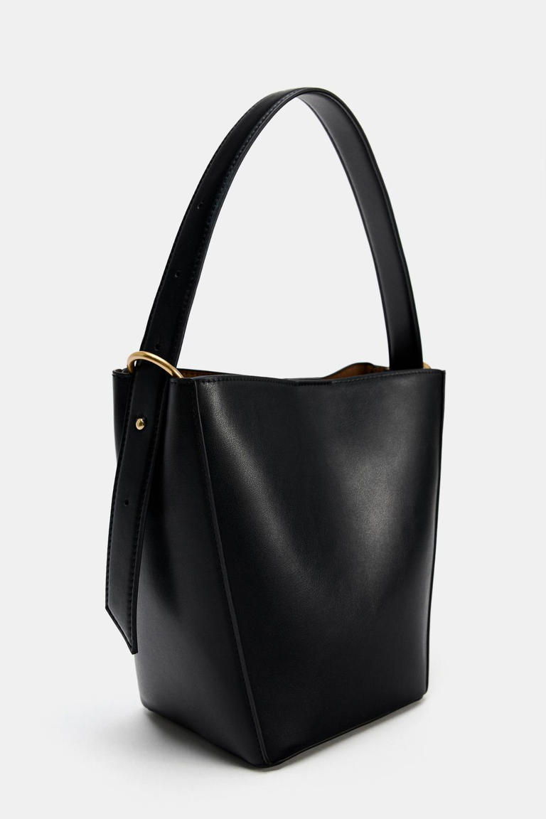 結局、1番使いやすい黒色!【ZARA】週7で使いたい!「洗練バッグ」