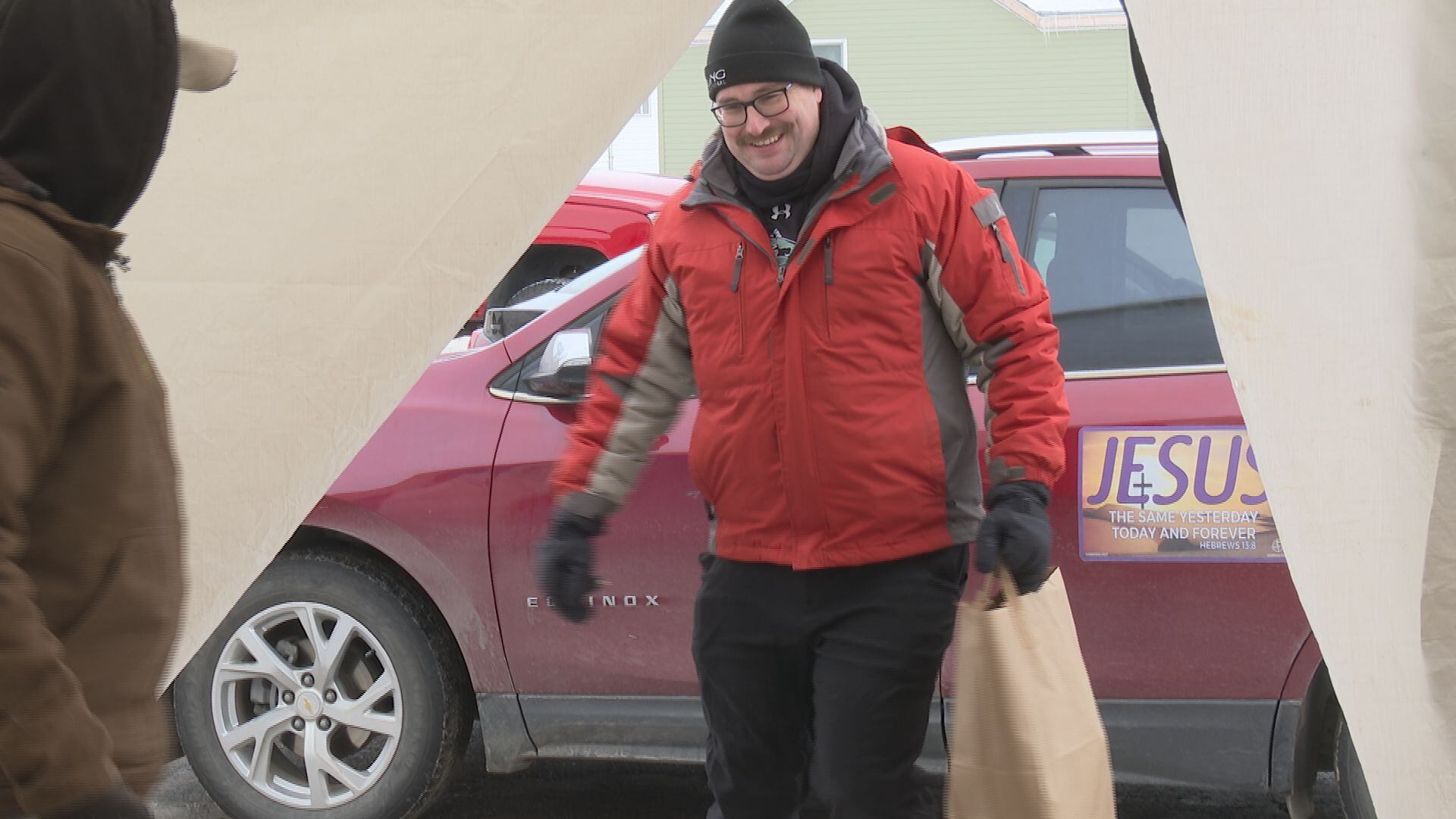 Community members in Blue Earth brave cold for camp-out food drive