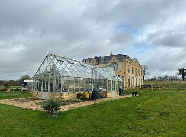 Sarah Beeny holds showdown talks with council over her illegally built ...