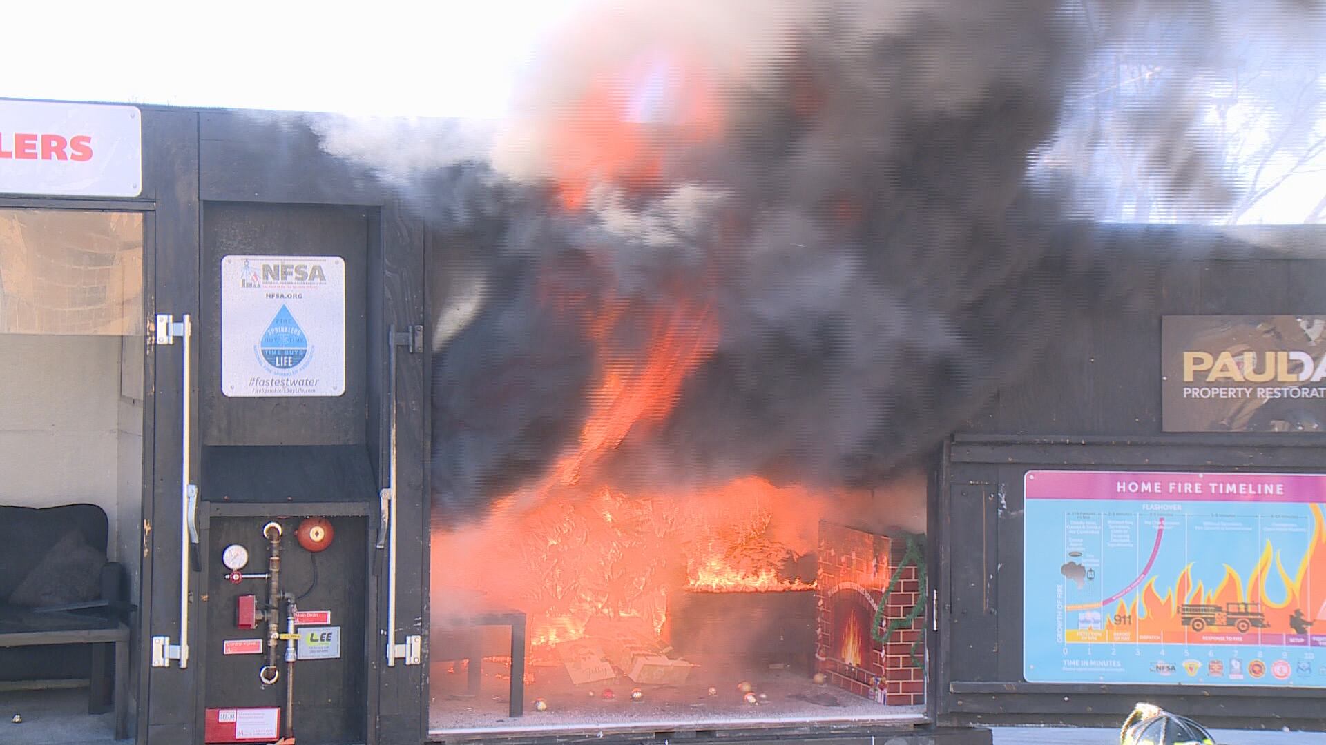 Onalaska Fire Department hosts Christmas fire safety demonstration