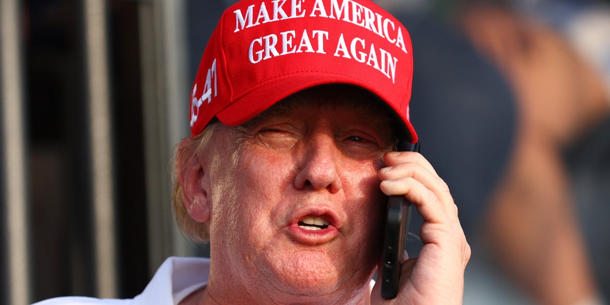 Joe Rogan reveals Trump's texting quirk — and it's so on brand