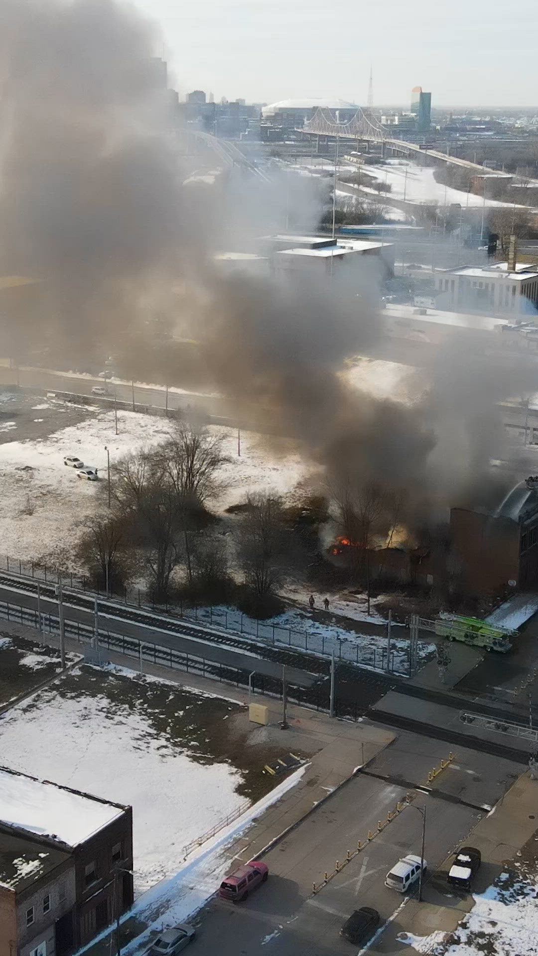 Firefighters in East St. Louis battle massive building fire in cold weather