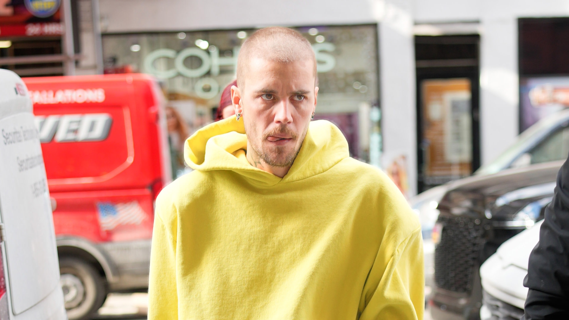 Justin Bieber calls out iPhone dictation button: 'The send button ...